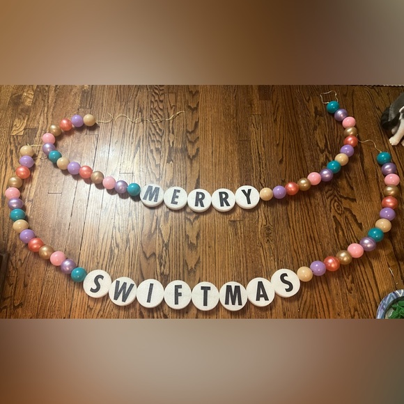 Holiday | Giant Taylor Swift Inspired Friendship Bracelets For ...